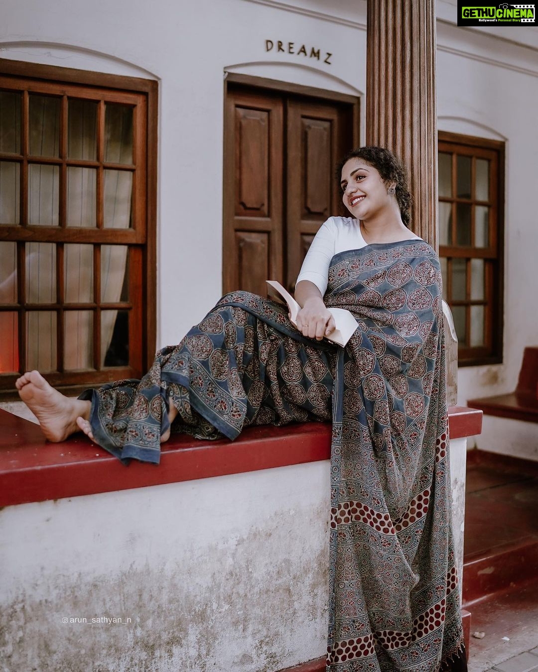 Actress Noorin Shereef HD Instagram Photos and Wallpapers December 2023 ...