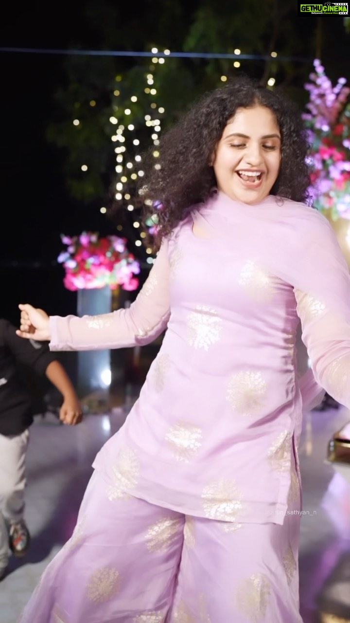 Actress Noorin Shereef HD Instagram Photos and Wallpapers May 2023 ...