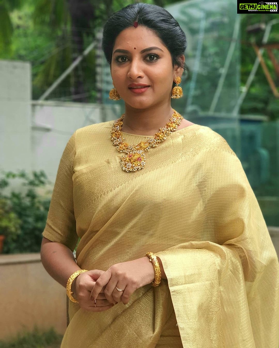 Actress Pallavi Ramisetty HD Instagram Photos and Wallpapers October ...