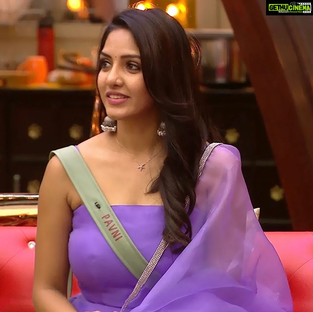 Pavani Reddy Instagram – 💜💜💜 👗 : @labelswarupa Earrings ...