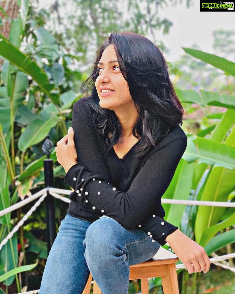 Pavani Reddy Instagram – JUST SMILE 😊🙃😁 PC : @anu_anushachowdary 😍 # ...