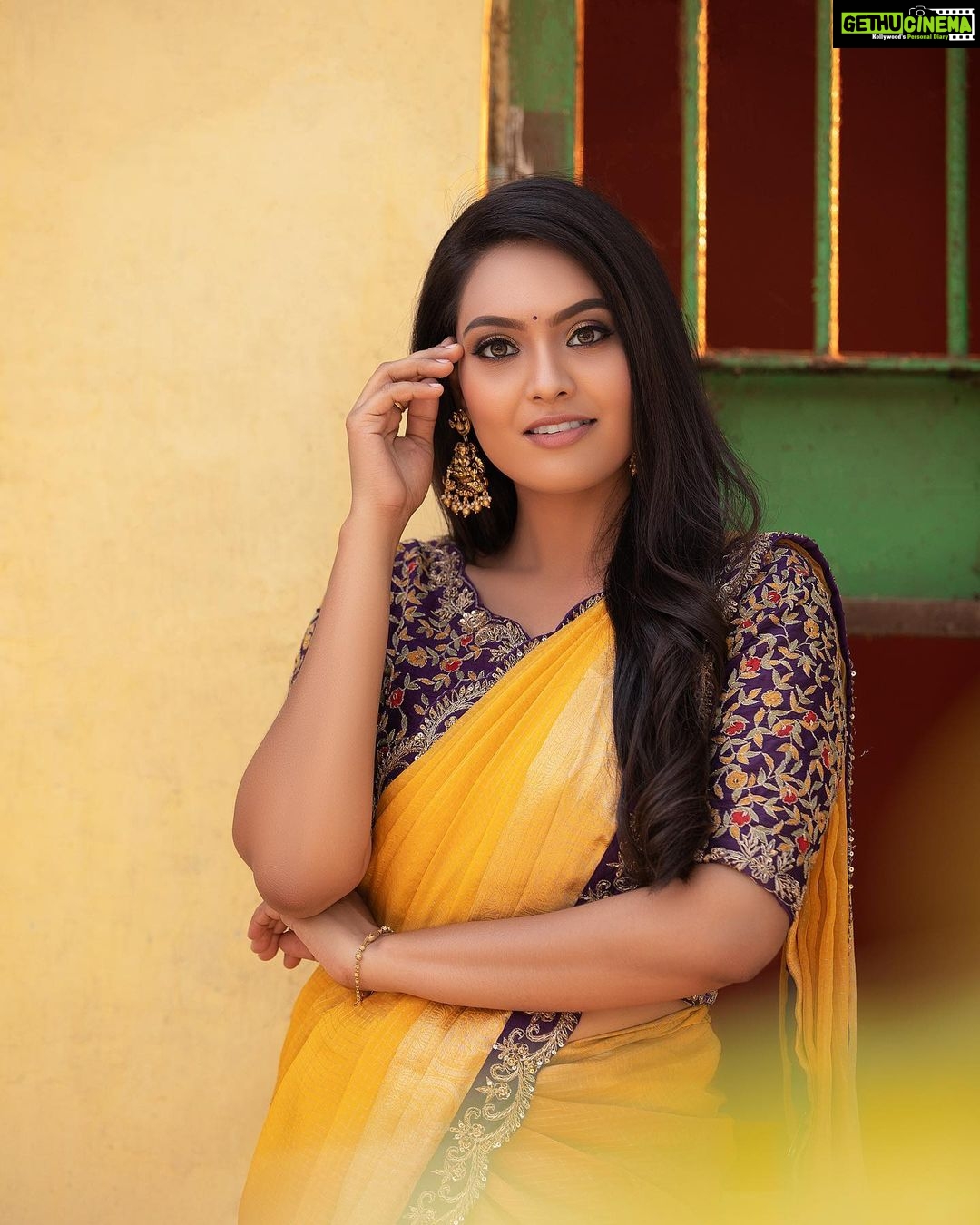 Pavithra Janani Instagram – 🌟 Hair & make-up : @makeoverbykalpana ...