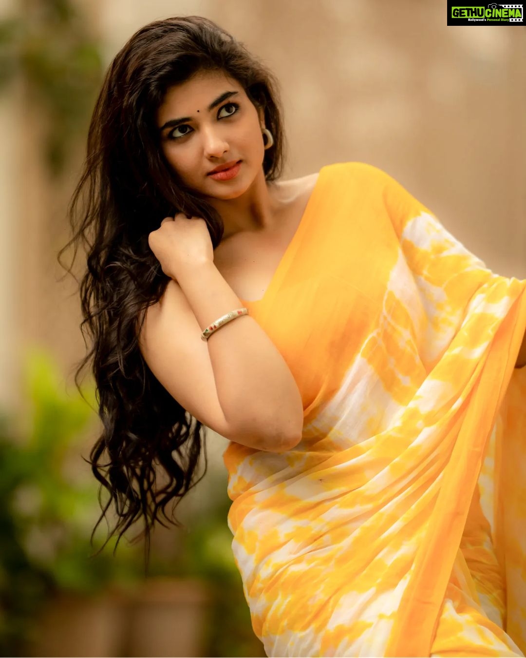 Pragya Nagra Instagram – HAPPY NEW YEAR🌸 Artist – @pragyanagra Costumes ...