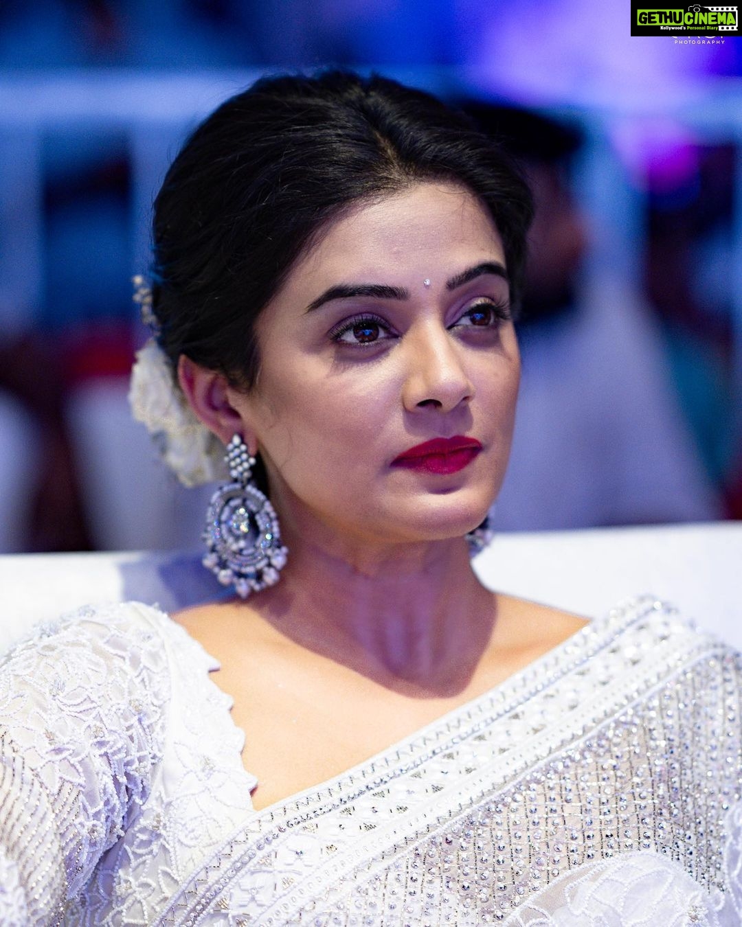 Actress Priyamani HD Instagram Photos and Wallpapers May 2023 | Gethu ...
