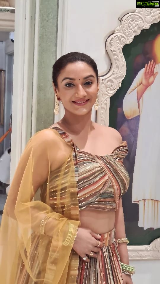 Rati Pandey Instagram - Ye meri chaand baaliyan . . #indianwedding # ...