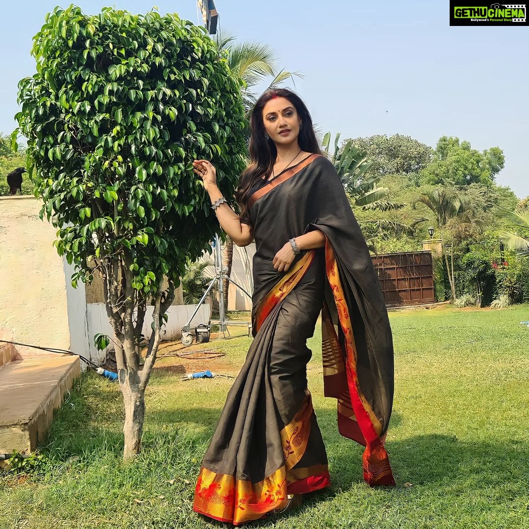Rati Pandey Instagram – Saree love . . . #saree #indianattire ️ # ...
