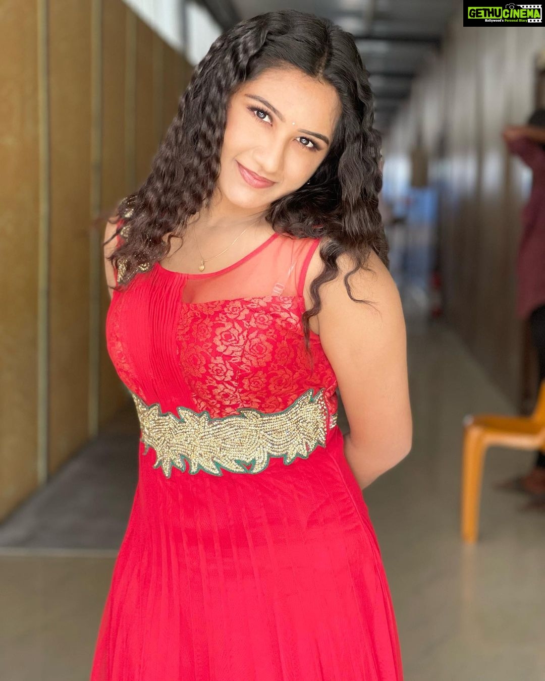 Actress Raveena Daha HD Instagram Photos and Wallpapers January 2023 ...