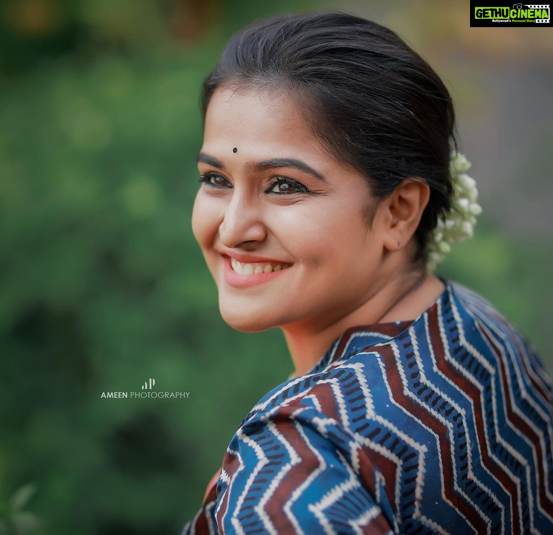 Remya Nambeesan Instagram – Wearing @byhand.in MU N HAIR @jo_makeup ...