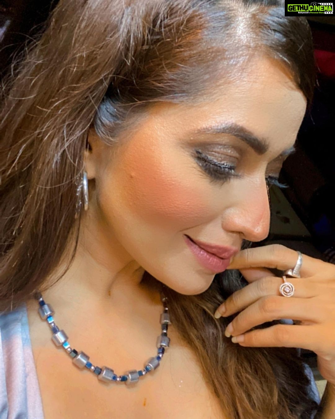 Ridheema Tiwari Instagram Photo Dump π§Ώ Earrings Itahdnura Styling