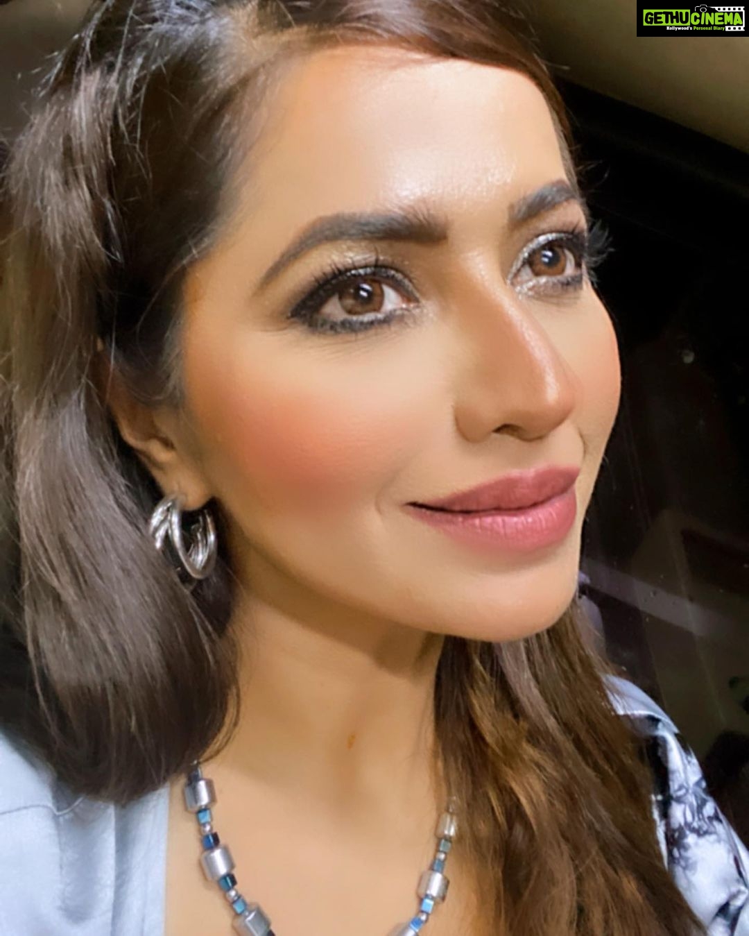 Ridheema Tiwari Instagram Photo Dump π§Ώ Earrings Itahdnura Styling