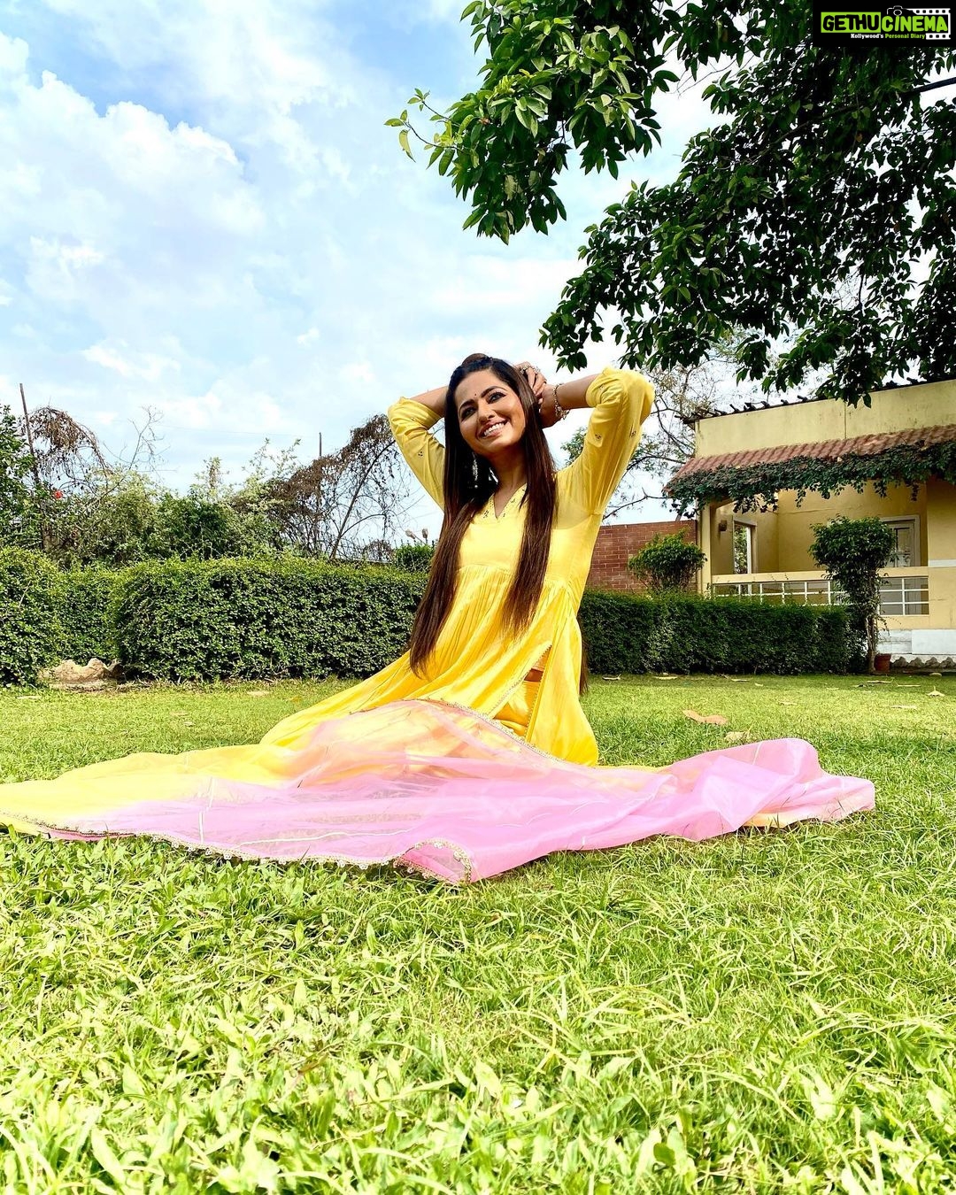 Ridheema Tiwari Instagram Wearing Sunshine Today 🌞 Wearing Tara C