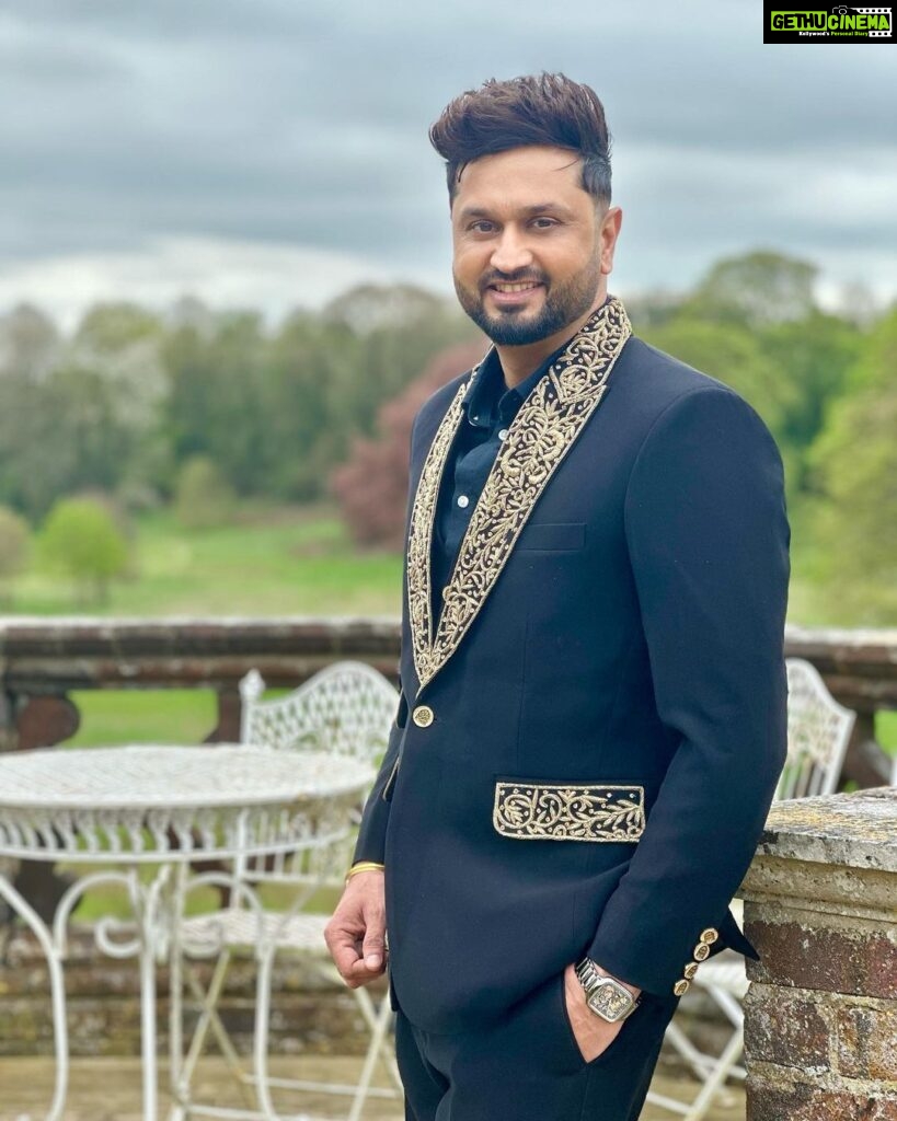 Roshan Prince Instagram - Shooting “Bina Band Chal England” in England ...