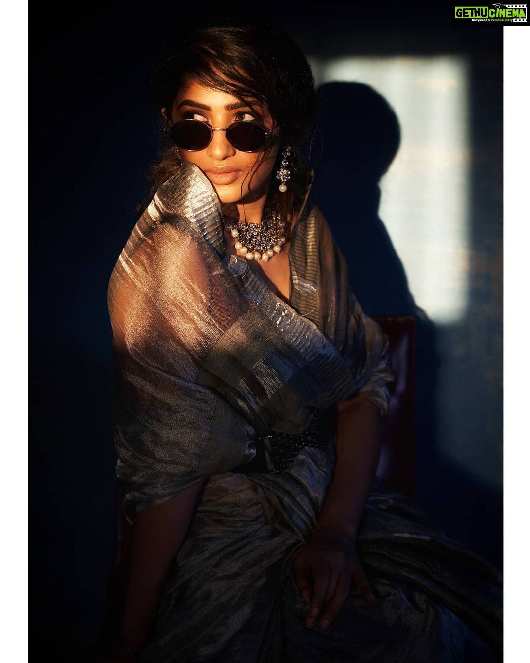 Roshni Prakash Instagram – We were just about to wrap up the shoot and ...