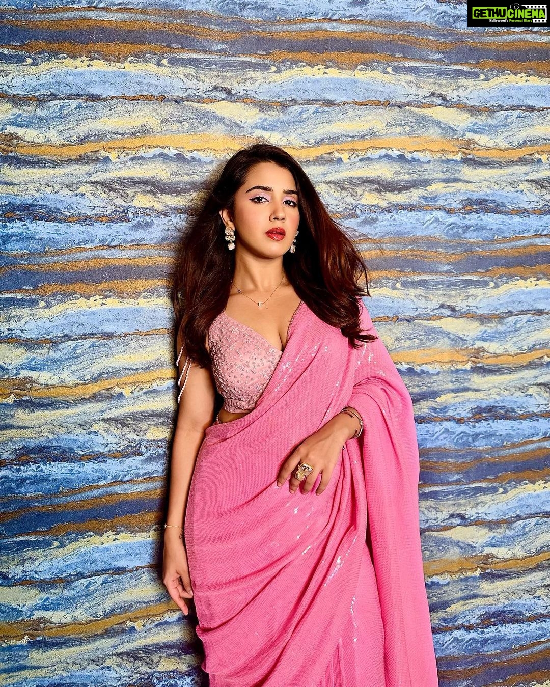 Roshni Walia Instagram – Desi barbie in the house 🥹💓 . . Outfit by ...