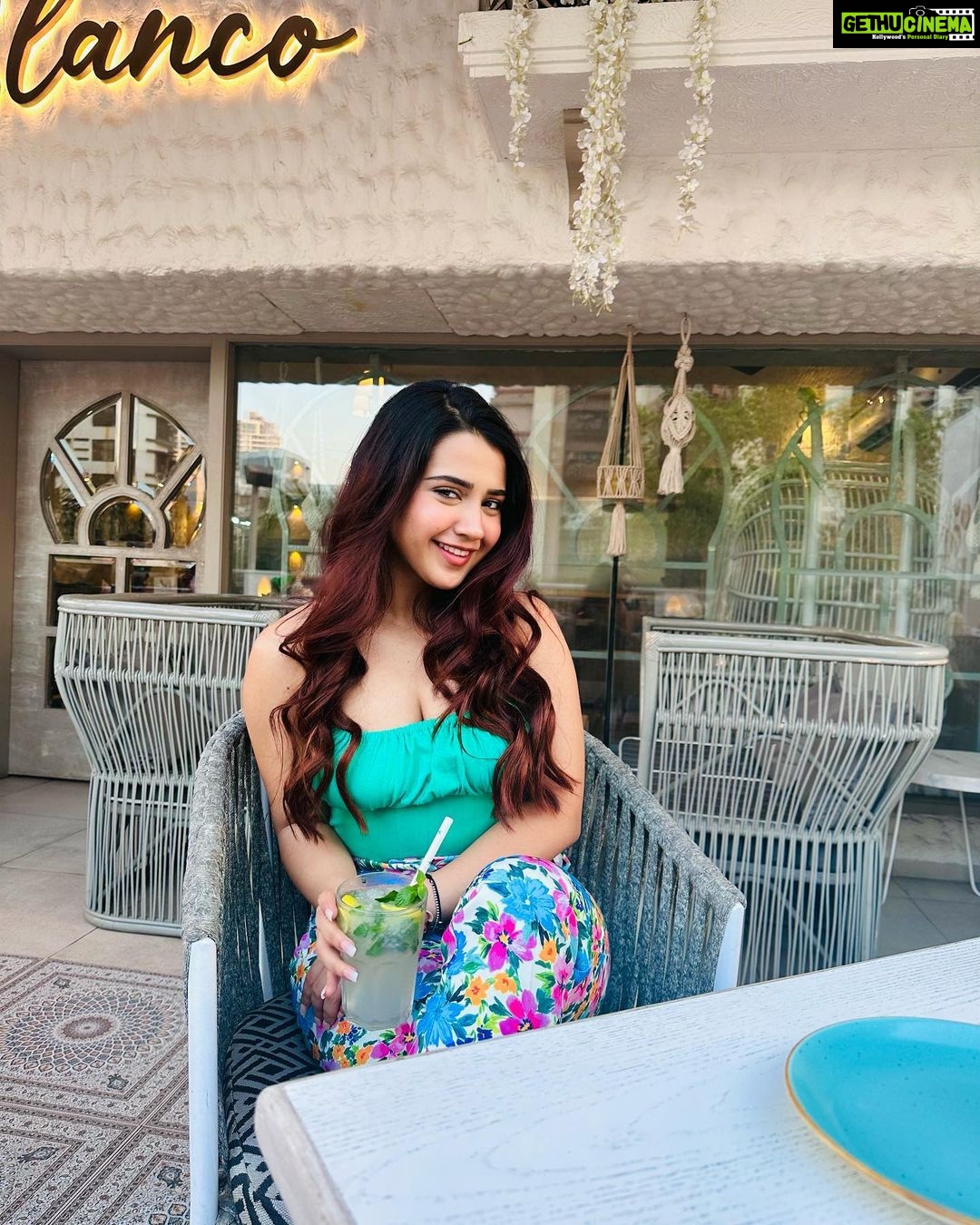 Roshni Walia Instagram – Feeling cute and colourful 🤪💕🔚 India | Gethu ...