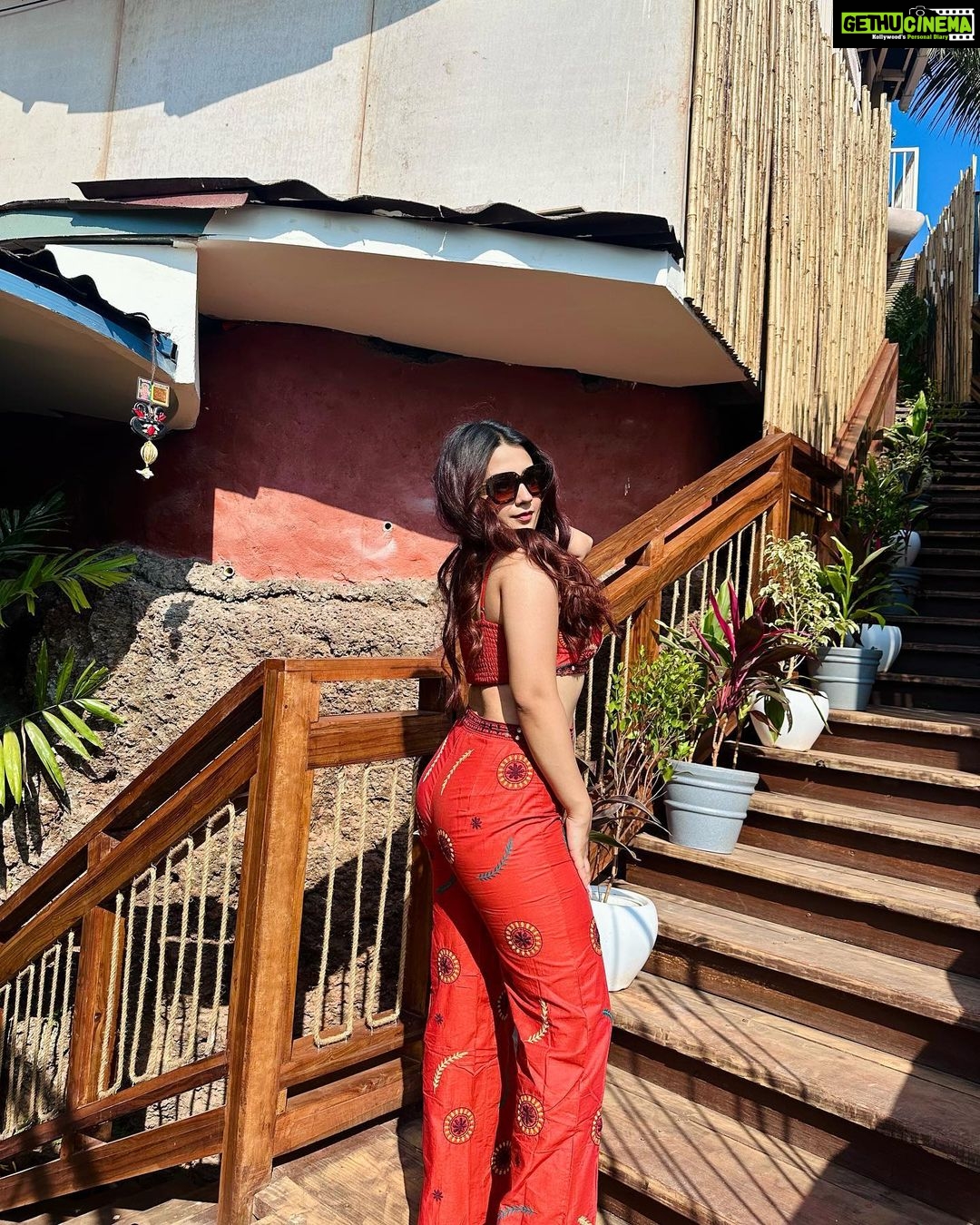 Roshni Walia Instagram – Last post of 2022 Comes with a lot of love ️ ...