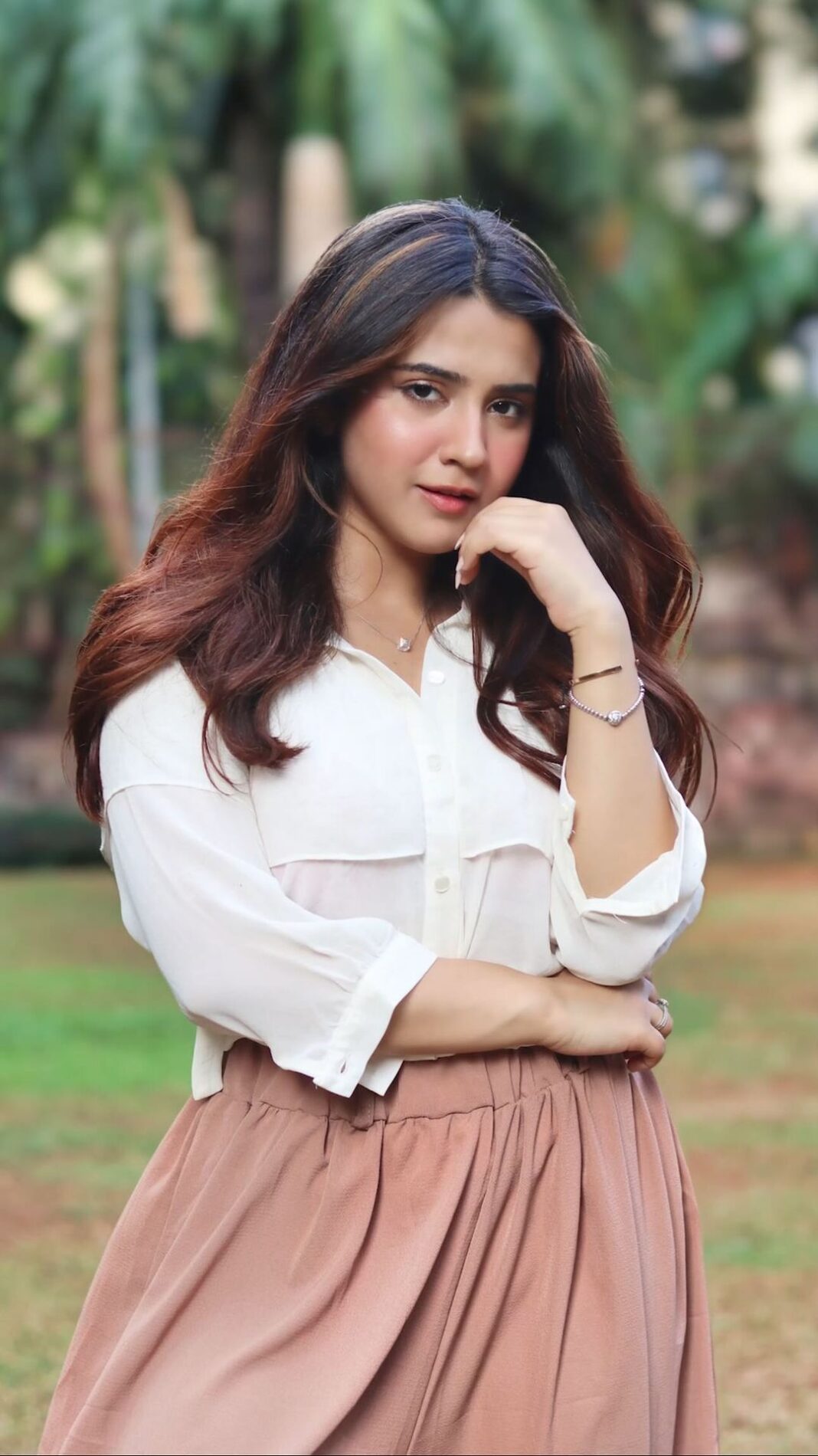Actress Roshni Walia HD Photos and Wallpapers June 2023 | Gethu Cinema