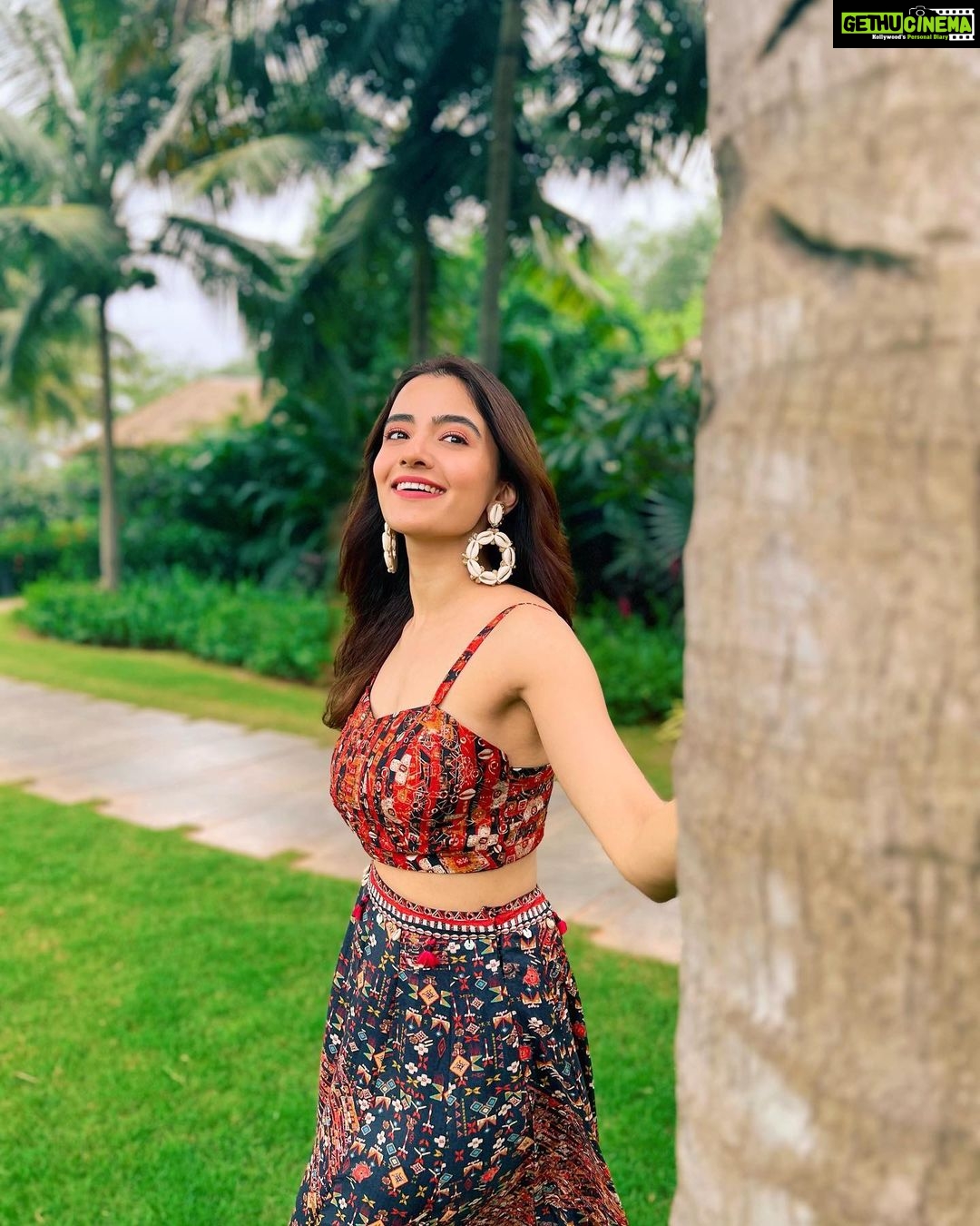 Actress Rukshar Dhillon HD Instagram Photos and Wallpapers December ...