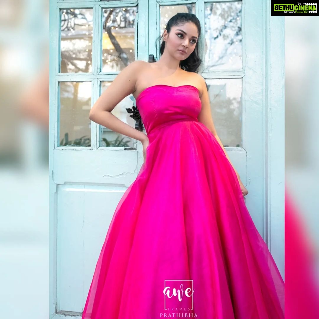 Sanam Shetty Instagram – Back with a burst of pink 💗 AKIRA ...