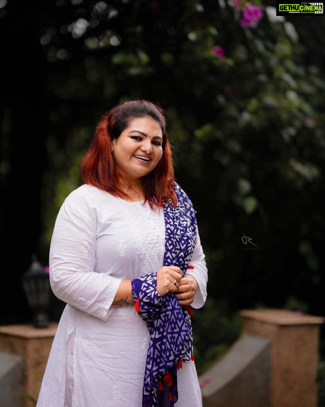 Actress Sandra Thomas HD Instagram Photos and Wallpapers November 2022 ...