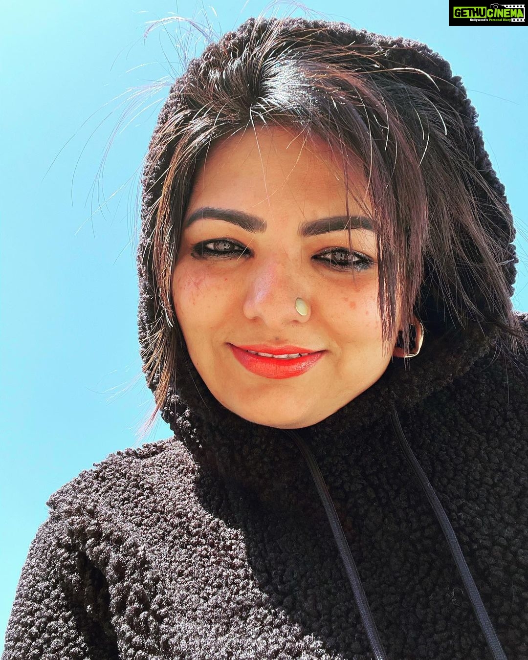 Actress Sandra Thomas HD Instagram Photos and Wallpapers April 2022 ...