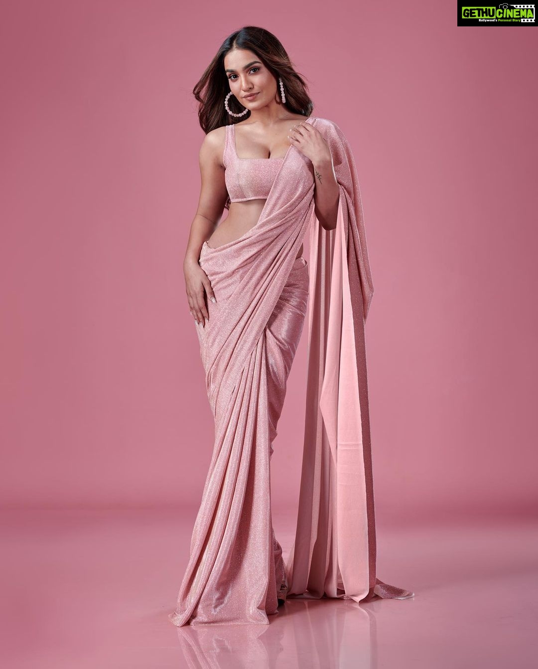 Actress Saniya Iyappan HD Instagram Photos and Wallpapers July 2023 | Gethu Cinema