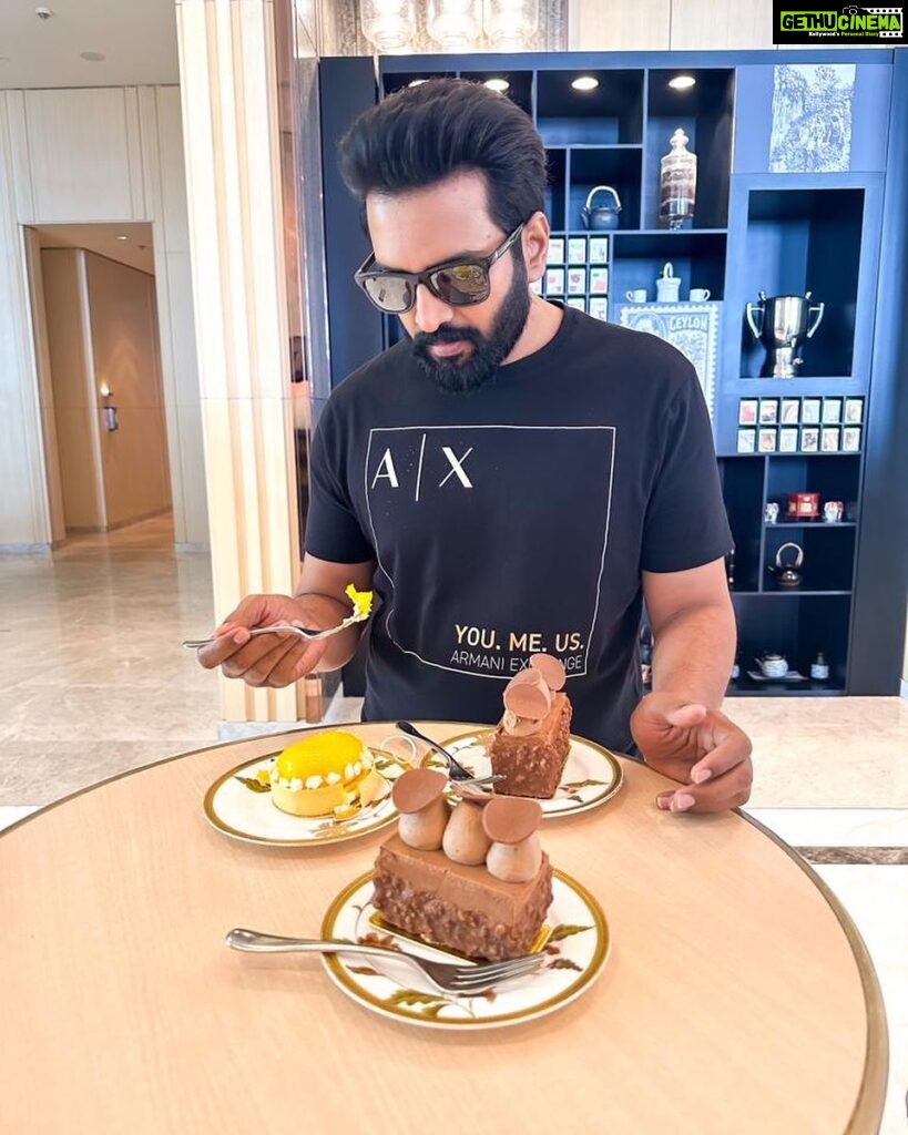 Actor Santhanam HD Instagram Photos and Wallpapers July 2023 | Gethu Cinema