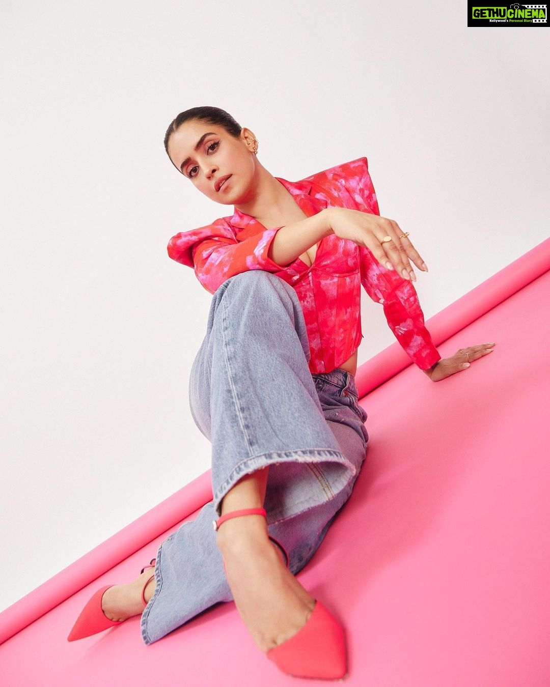 Actress Sanya Malhotra HD Instagram Photos and Wallpapers May 2023 ...