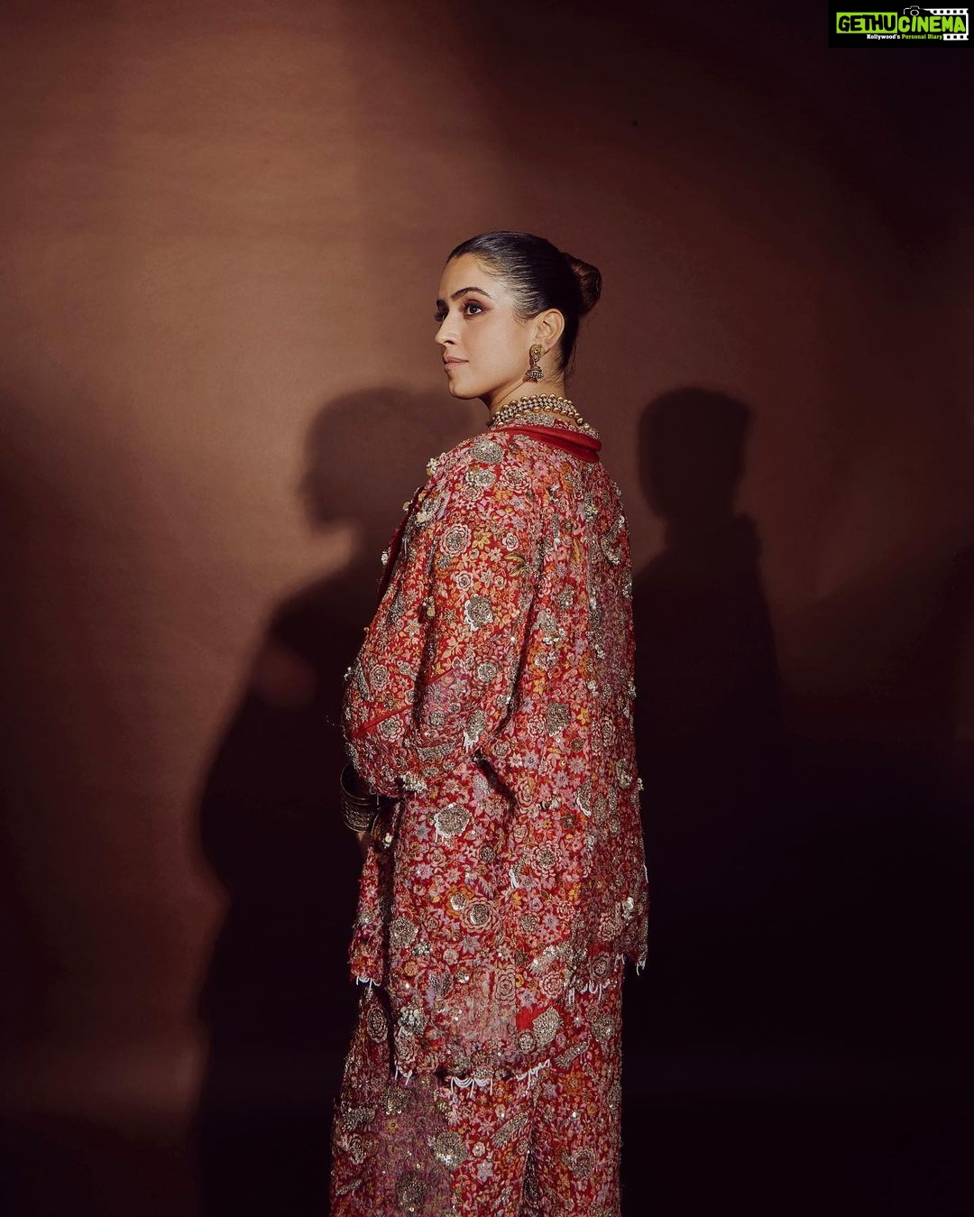 Sanya Malhotra Instagram – 🥀 • • • 📷 @mohitvaru 💄 @natasha_mathias_ 👗 ...