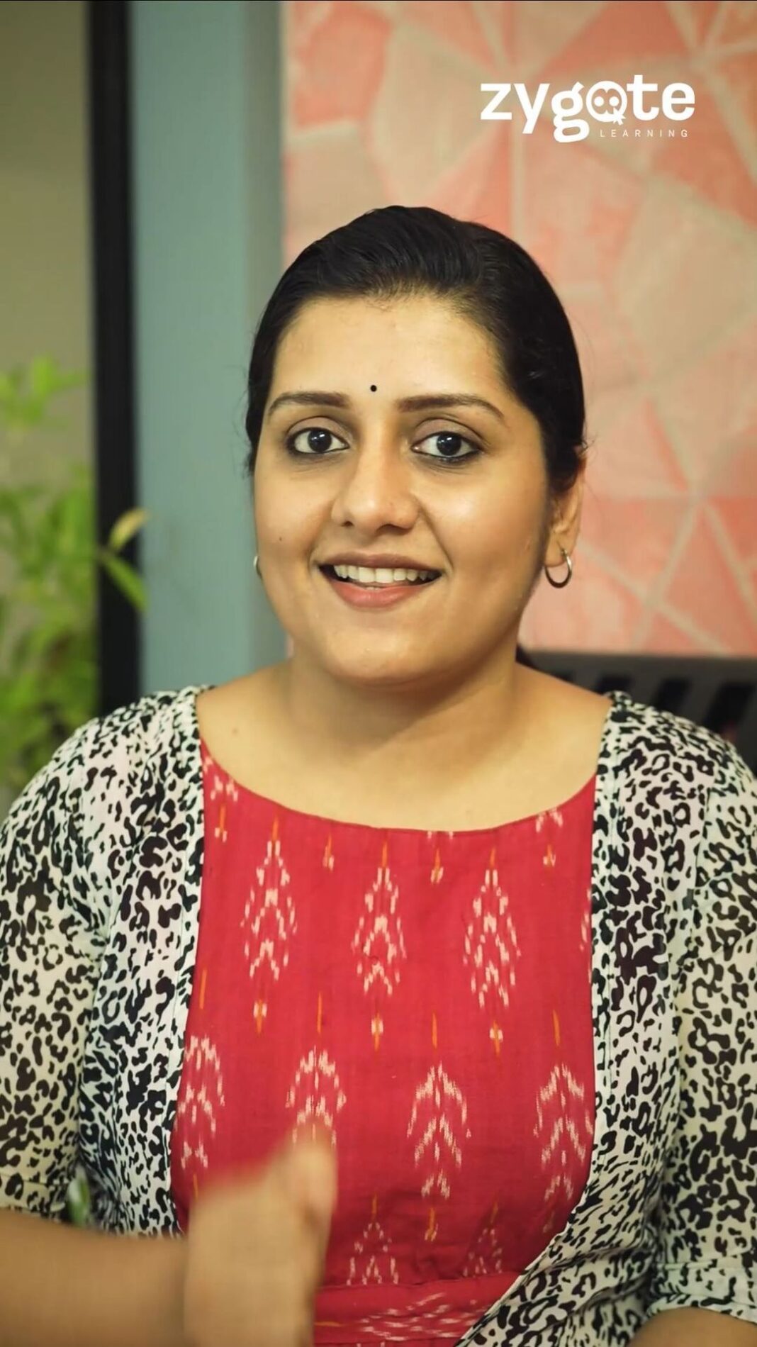 Actress Sarayu Mohan HD Photos and Wallpapers April 2023 | Gethu Cinema