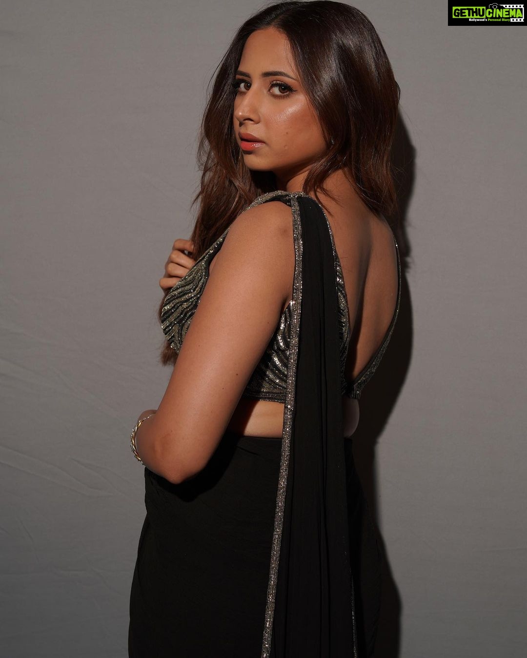 Sargun Mehta Instagram – Lamhon ki khatayein , Lafzon mein kya batayein ...