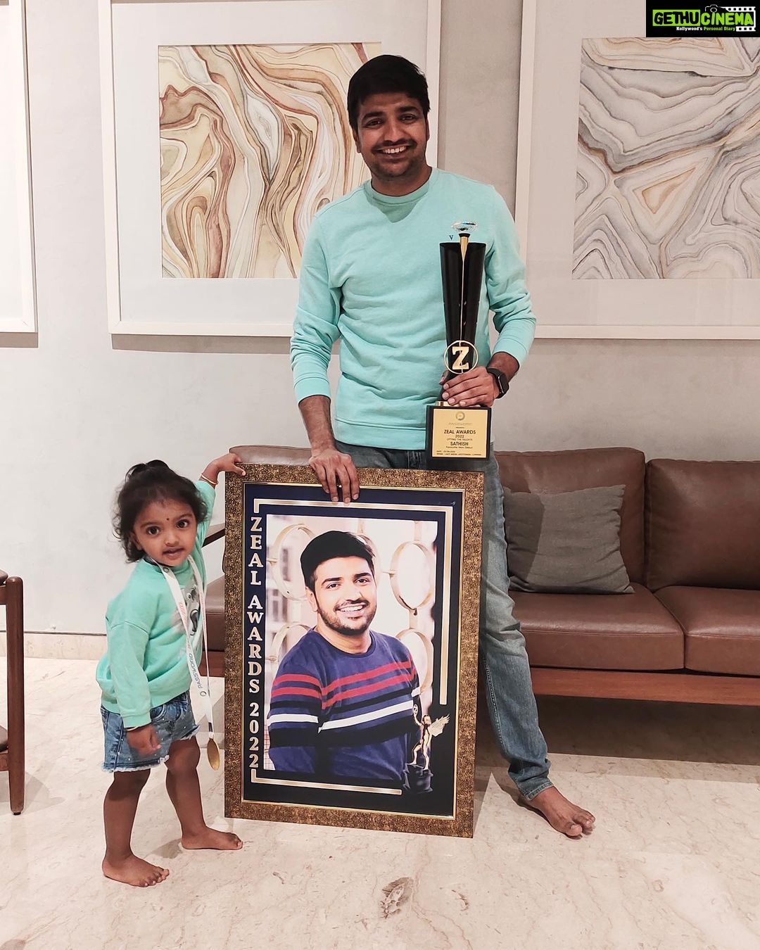Sathish Instagram – Received favourite hero debut award for #naaisekar ...
