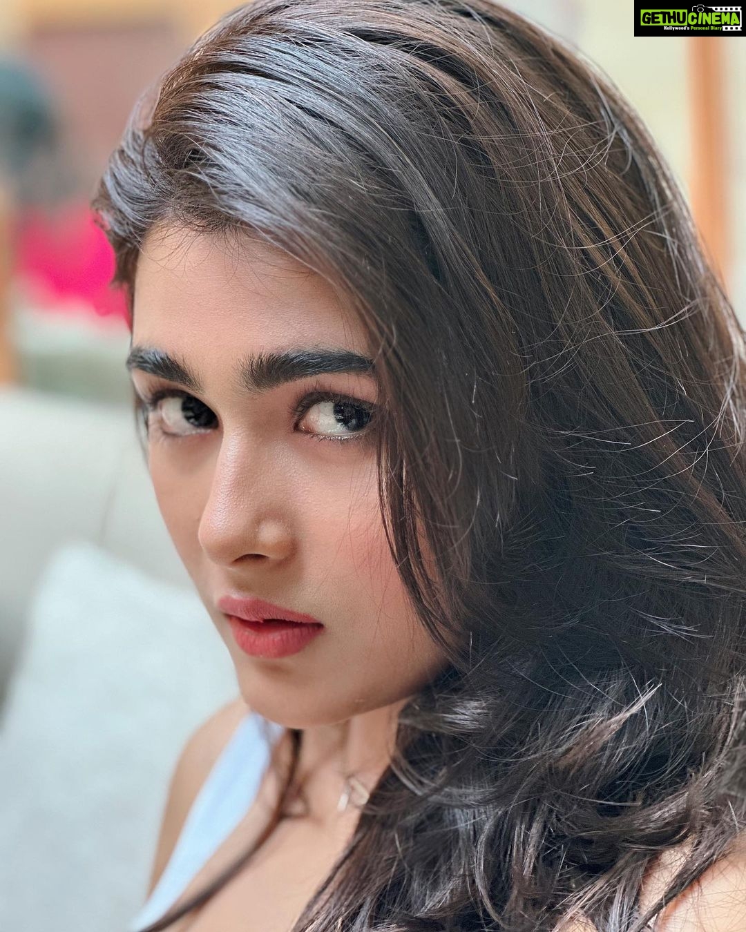 Shalini Pandey Instagram – 🌻 | Gethu Cinema