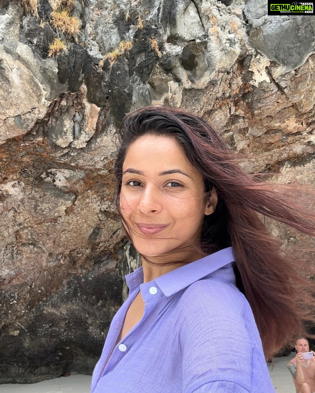 Shehnaaz Kaur Gill Instagram – 🌊 | Gethu Cinema