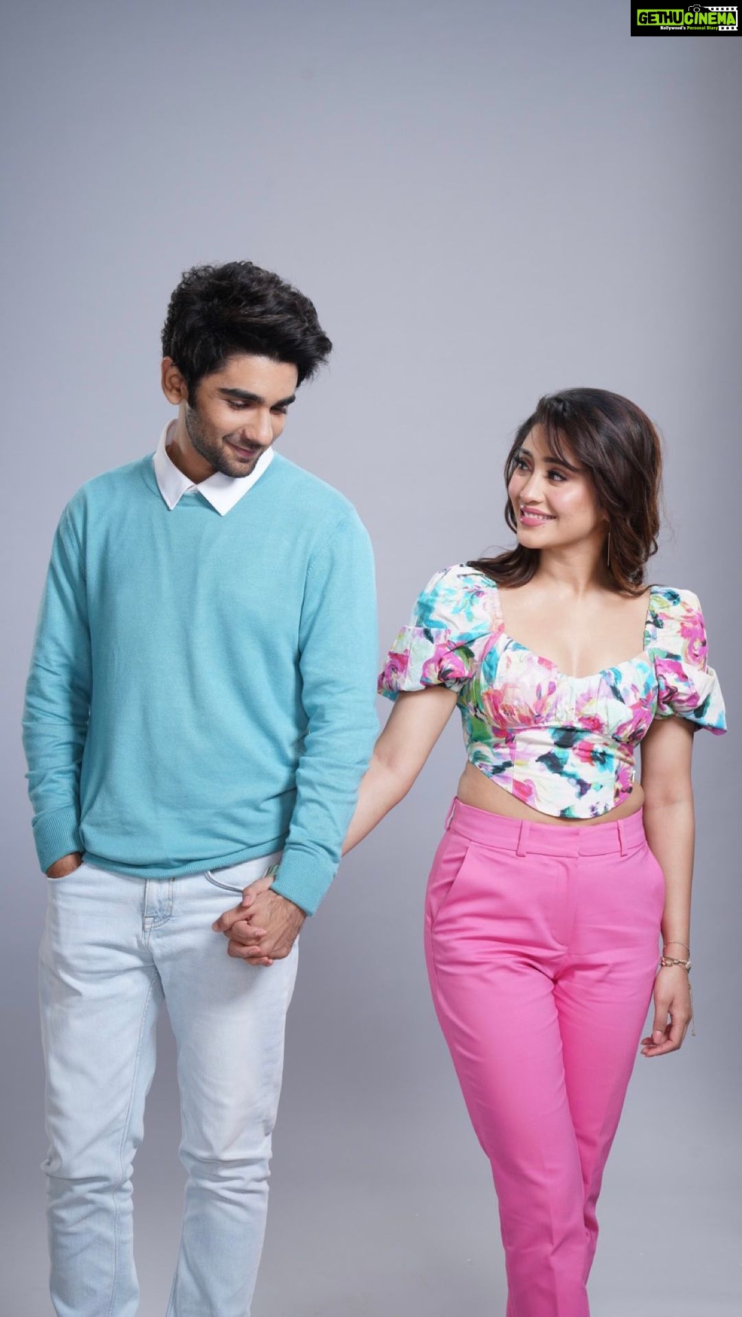 Shivangi Joshi Instagram – Kuchh sawalon ka jawab bhi ek sawaal hota hai… Kaisi lagi Prachi aur ...