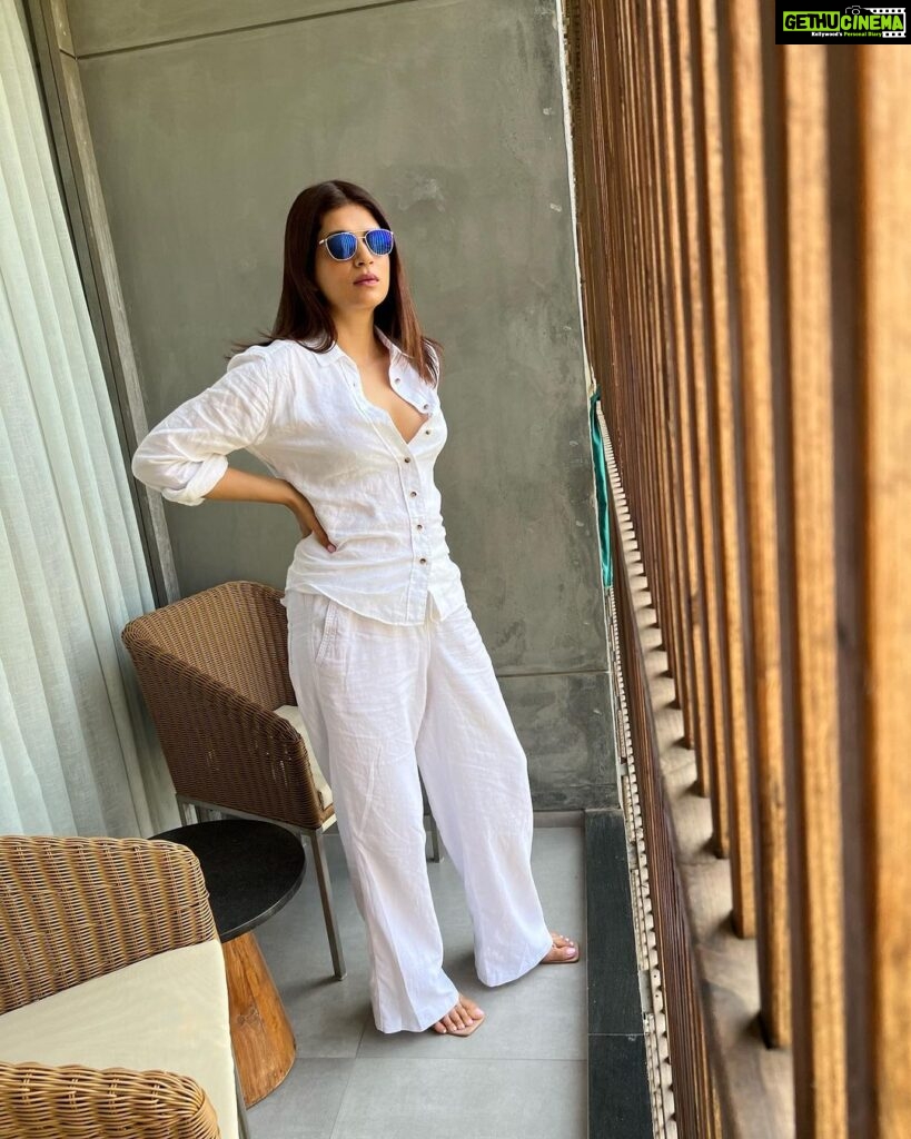 Actress Shraddha Das HD Instagram Photos and Wallpapers May 2023 ...