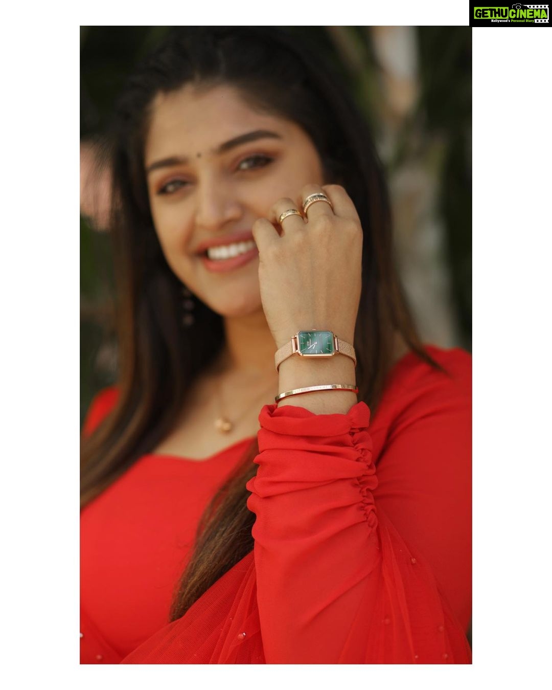 Shreya Anchan Instagram – Gift your loved ones a @danielwellington this ...