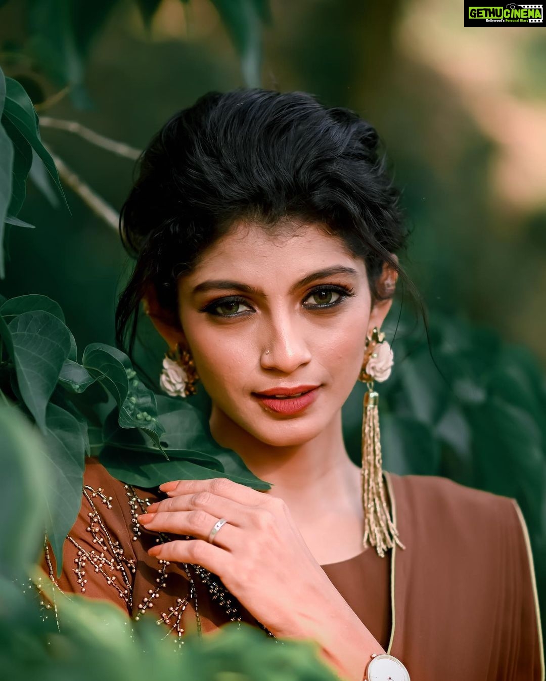 Actress Shruthi Rajanikanth HD Instagram Photos and Wallpapers May 2023 ...