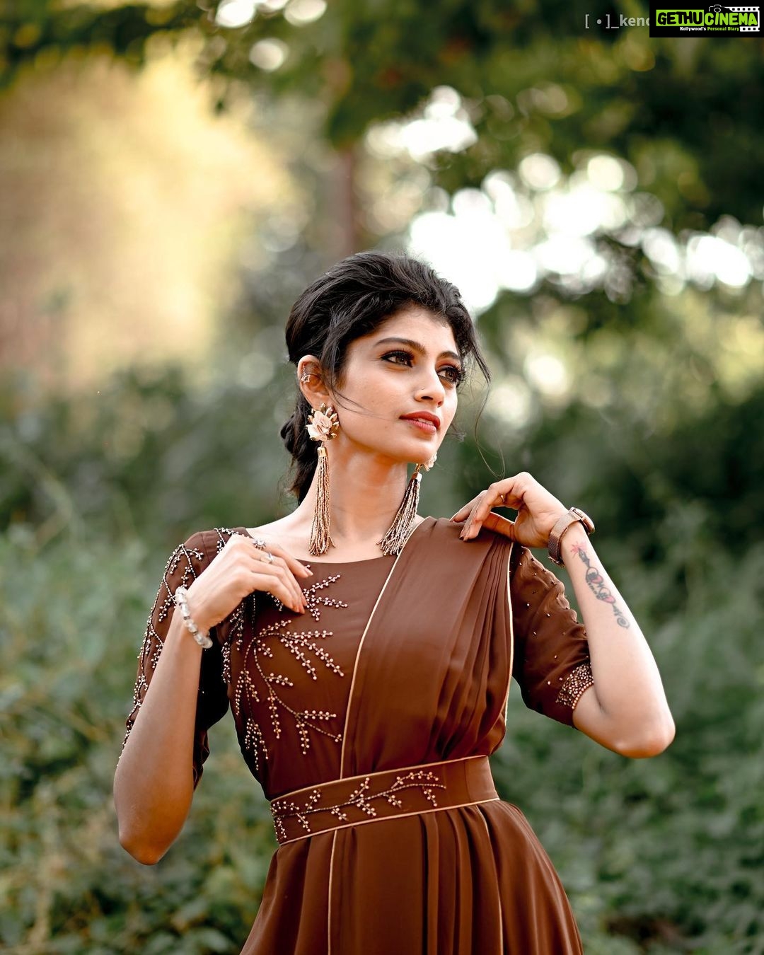 Actress Shruthi Rajanikanth HD Instagram Photos and Wallpapers May 2023 ...