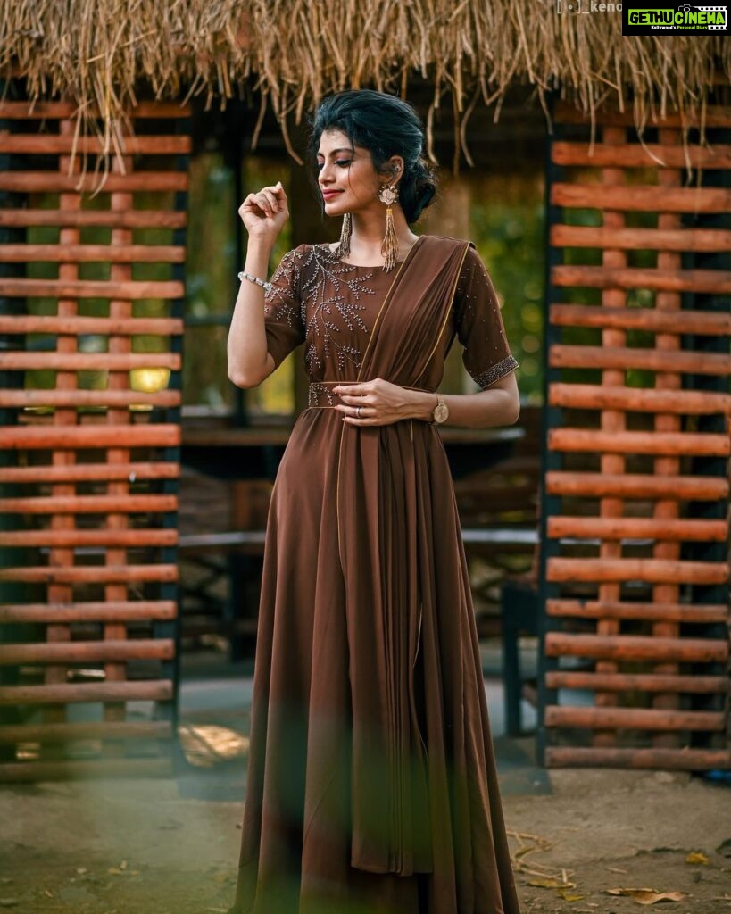 Actress Shruthi Rajanikanth HD Instagram Photos and Wallpapers May 2023 ...