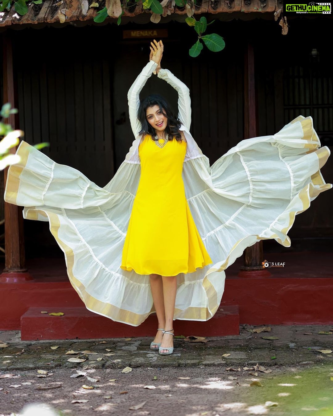 Shruthi Rajanikanth Instagram – Obsessed 😍. 📸 @3leaf_photography Mua @merinmetildamua Costume ...