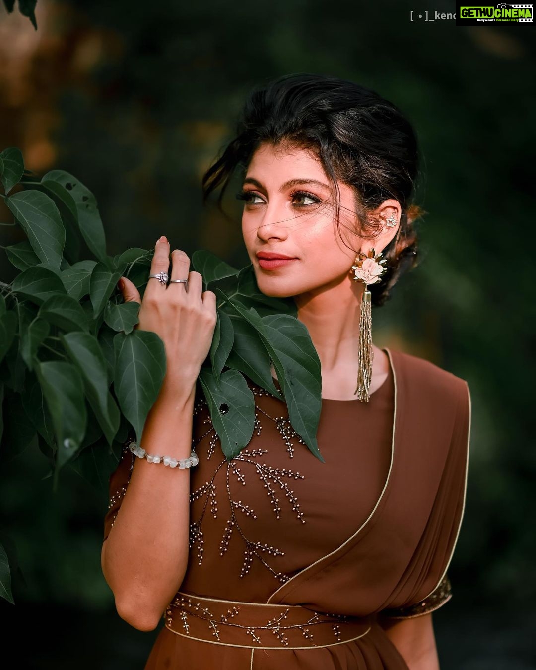 Actress Shruthi Rajanikanth HD Instagram Photos and Wallpapers May 2023 ...