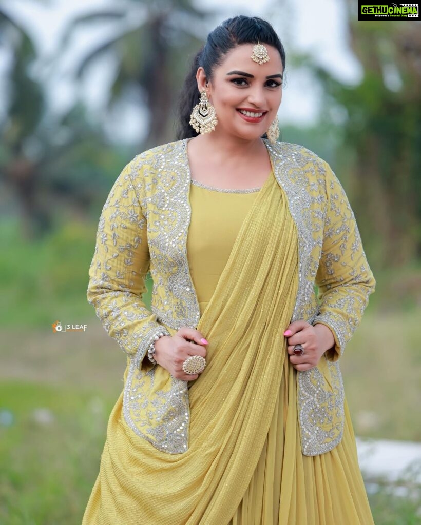 Actress Shweta Menon HD Instagram Photos and Wallpapers May 2023 ...