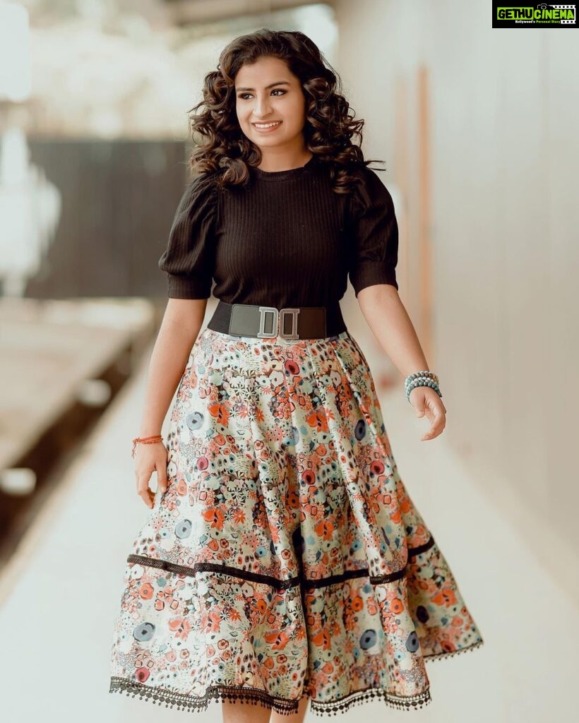 Sivaangi Krishnakumar Instagram – Cook with Comali Season 4 from today ...