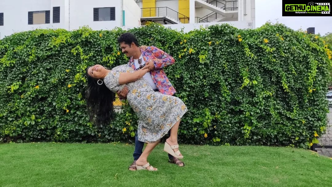 Sneha Sreekumar Instagram – Mandu, Pyari romance 🤣🤣🤣 @salim_marimayam # ...
