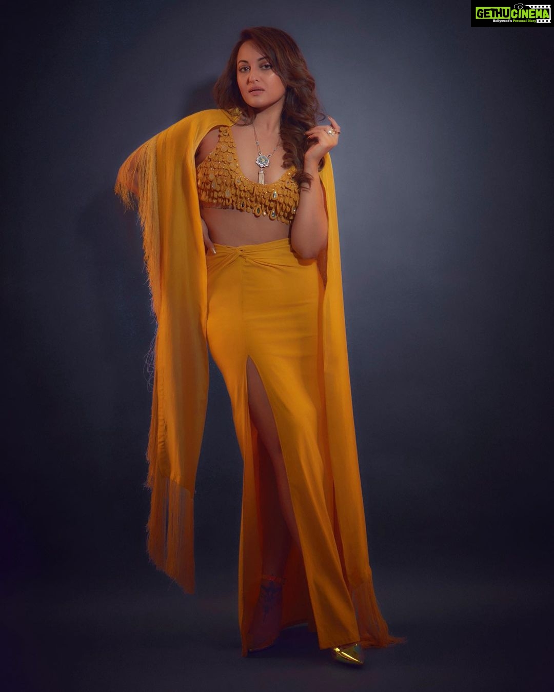 Actress Sonakshi Sinha HD Instagram Photos and Wallpapers June 2023 ...