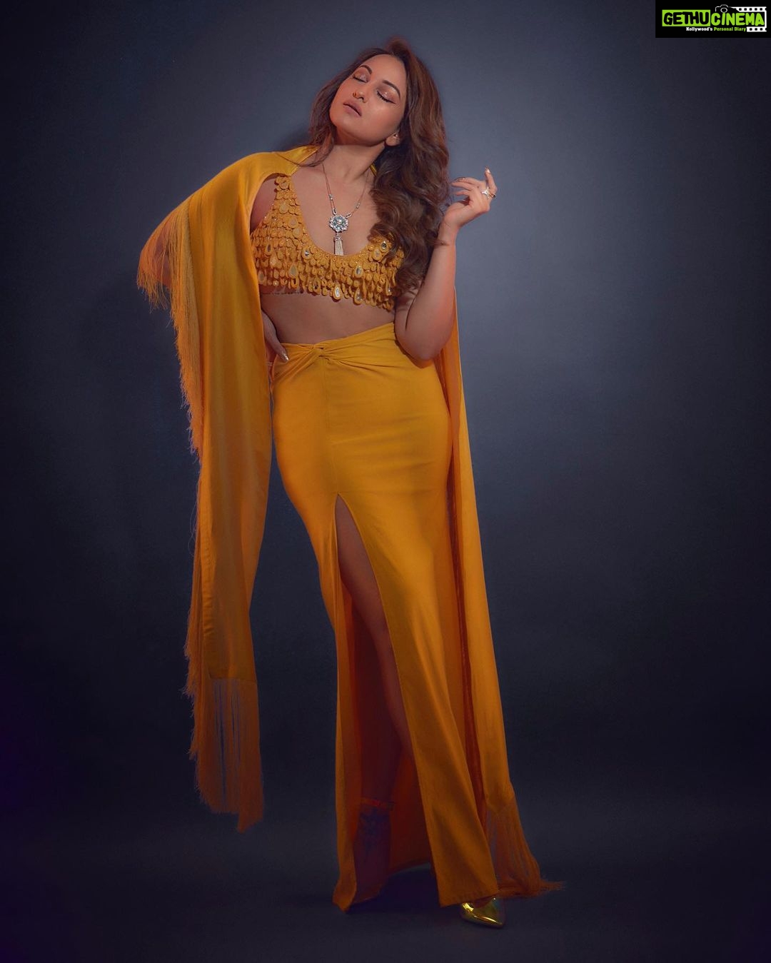 Actress Sonakshi Sinha HD Instagram Photos and Wallpapers June 2023 ...