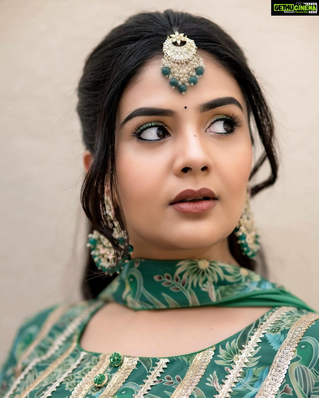 Sreemukhi Instagram – Aadivaaram with star maa parivaaram! On @starmaa ...