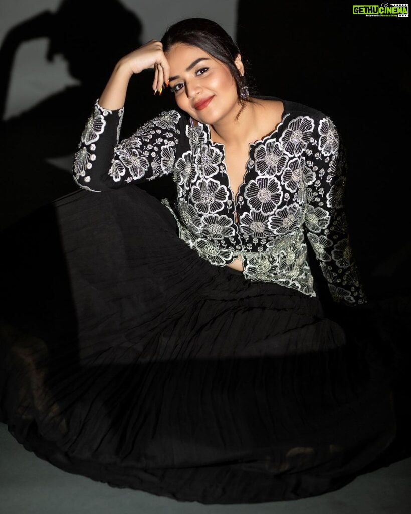 Actress Sreemukhi HD Instagram Photos and Wallpapers June 2023 | Gethu ...