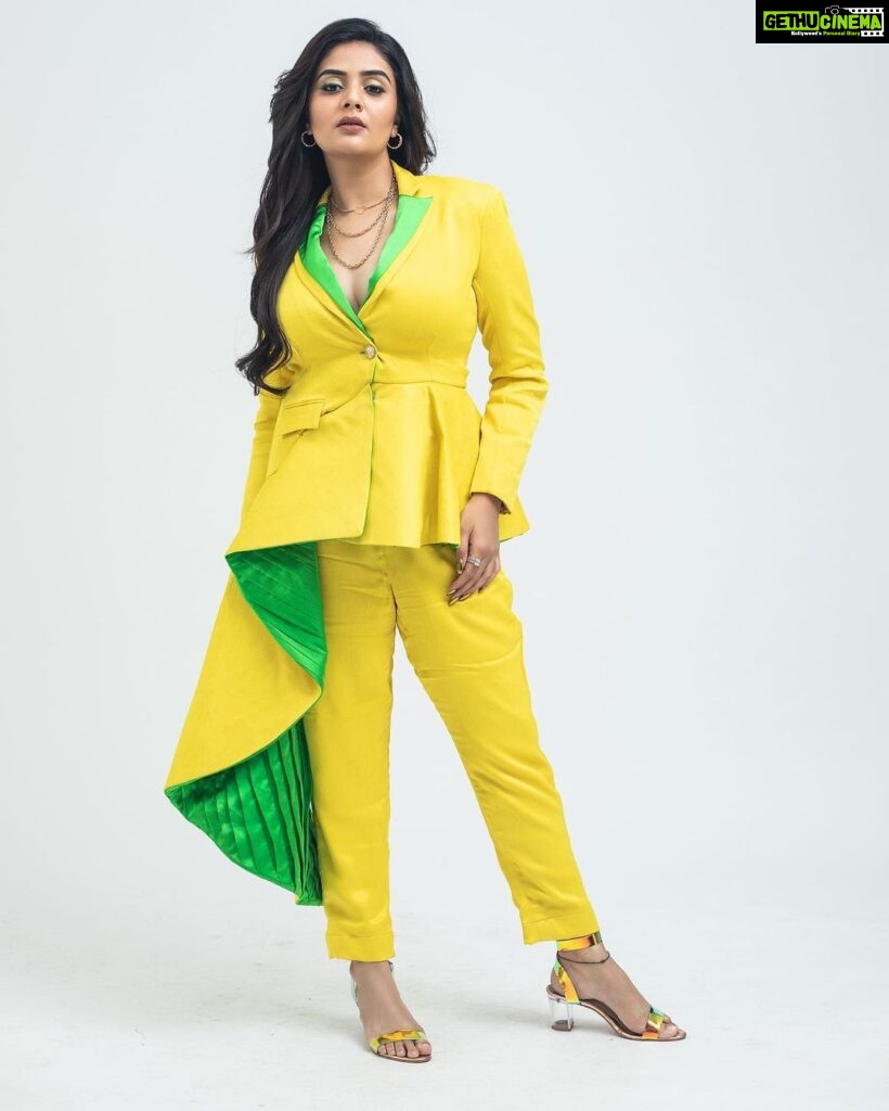 Actress Sreemukhi HD Instagram Photos and Wallpapers June 2023 | Gethu ...